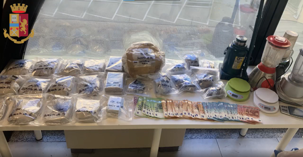 Per Conquistare Le Piazze Dello Spaccio Menavano E Sparavano